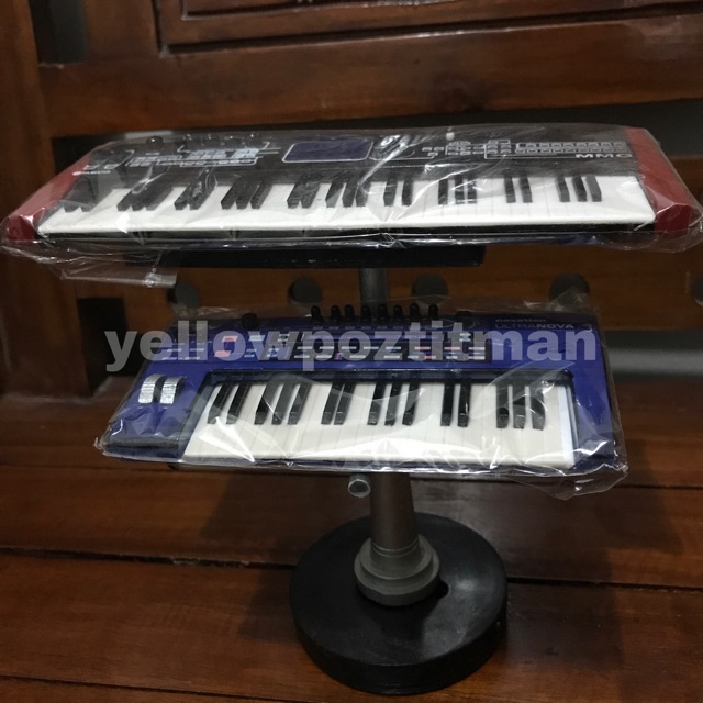Jual Day6 miniatur instrument (Keyboard & Synth) | Shopee Indonesia