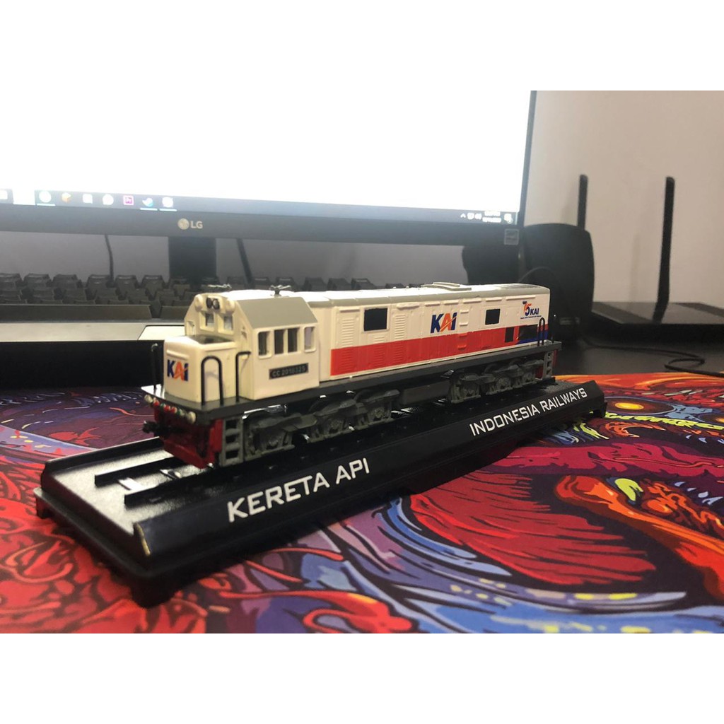 Jual Miniatur Lokomotif Kereta Api Indonesia Lk 10 logo KAI / Diecast ...