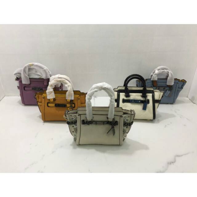 Jual COACH Swagger 21 in Pebbled Leather | Shopee Indonesia