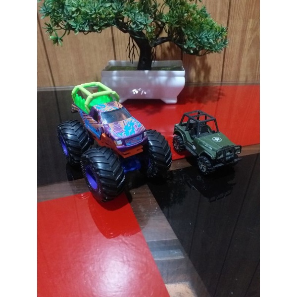 Jual Diecast Hotwheels Monster Truck Dan Jip 2Pcs (Second) | Shopee ...