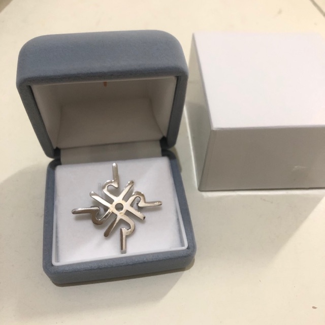 Jual Bros/ logogram Ria Miranda (Preloved) | Shopee Indonesia