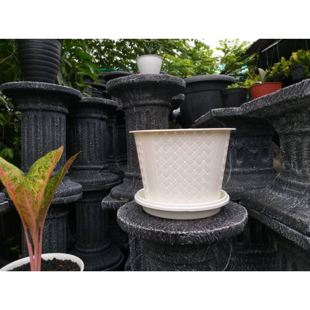Jual Pot bunga putih motif anyam 25cm +tatakan putih | Shopee Indonesia