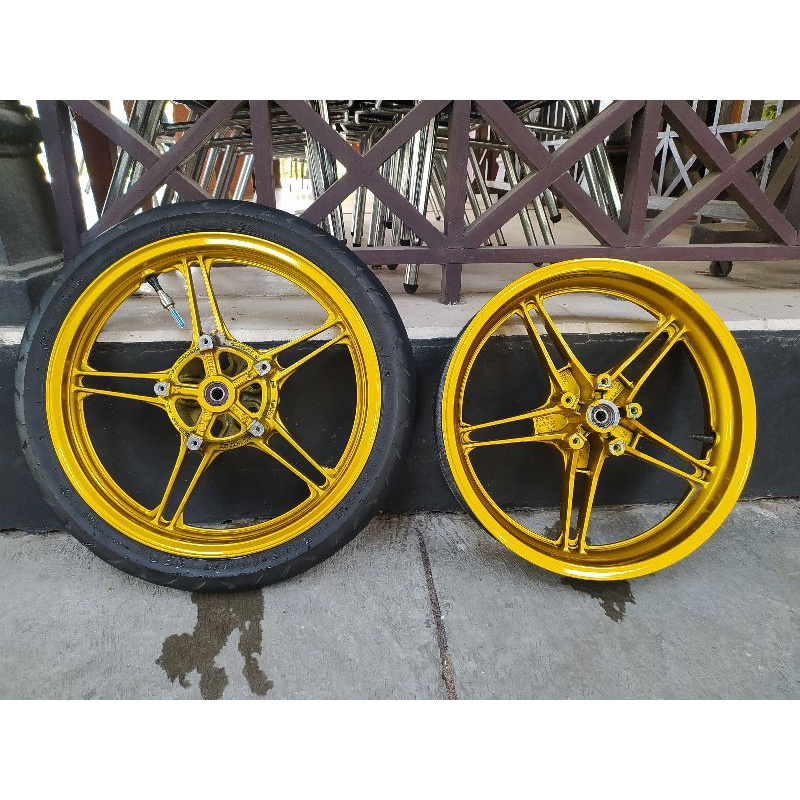 Jual velg original r15 v2 gold repaint depan belakang | Shopee Indonesia