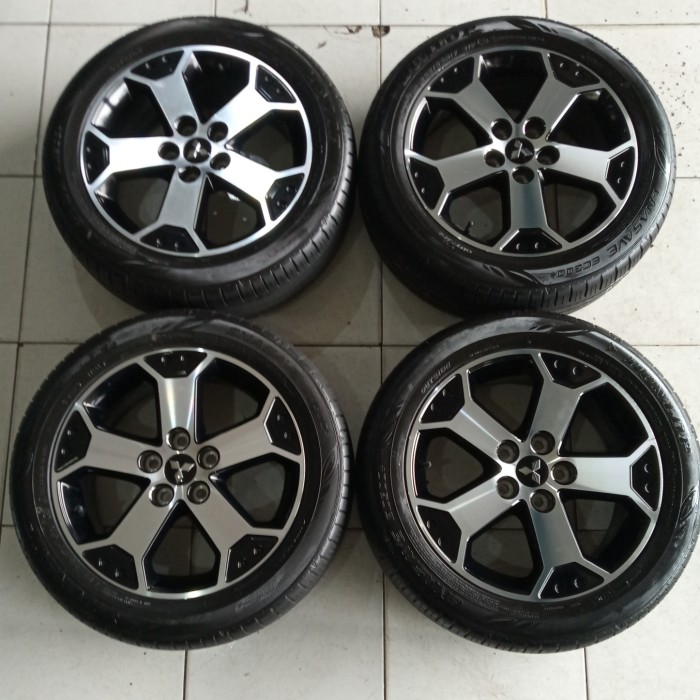 Jual velg mobil second OEM Mitsubishi Xpander cross Ring 17 PCD 5x114,3 ...