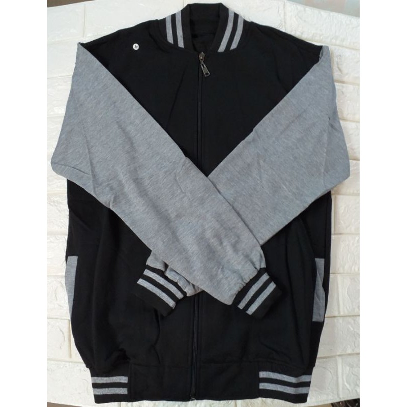 Jual Varsity hitam abu baseball | Shopee Indonesia