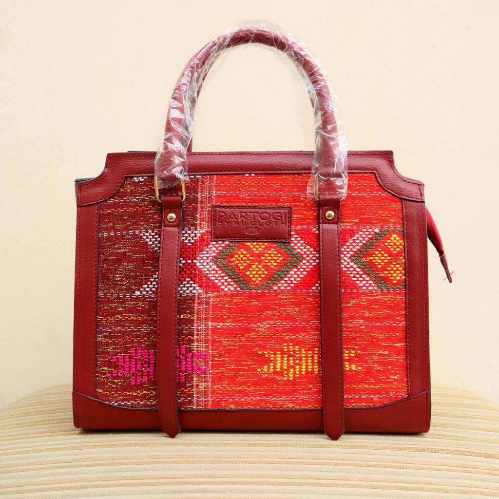 Jual Tas Wanita Etnik Ulos Sadum Asli Merah Maroon | Shopee Indonesia