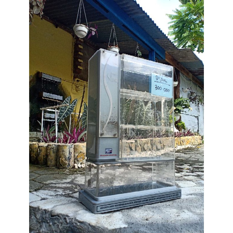 Jual ETALASE AKRILIK DISPLAY [BEKAS] MIRIP BARU! NO LECET! | Shopee ...