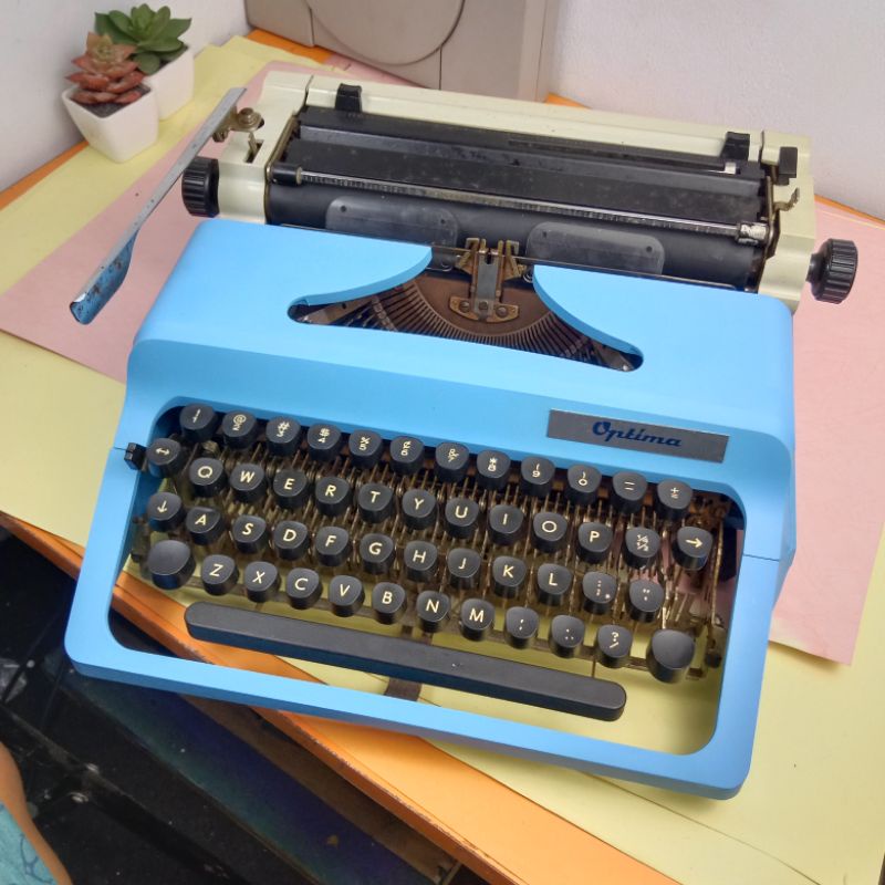 Jual Typewriter mesin tik jadul untuk pajangan dan dekorasi vintage ...