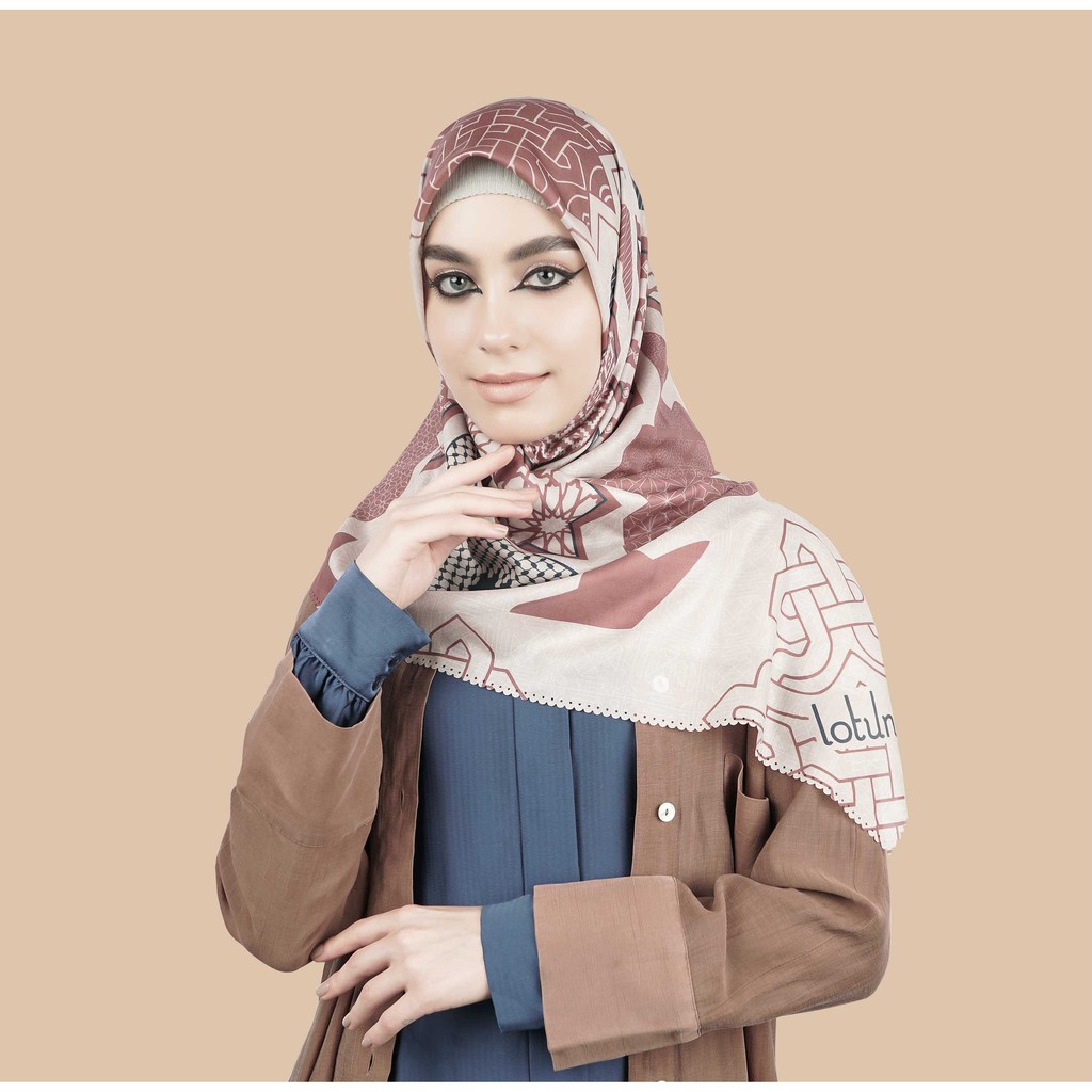 Jual Lotun Maira - Hijab Segi Empat Voal Premium Cream Red | Shopee ...
