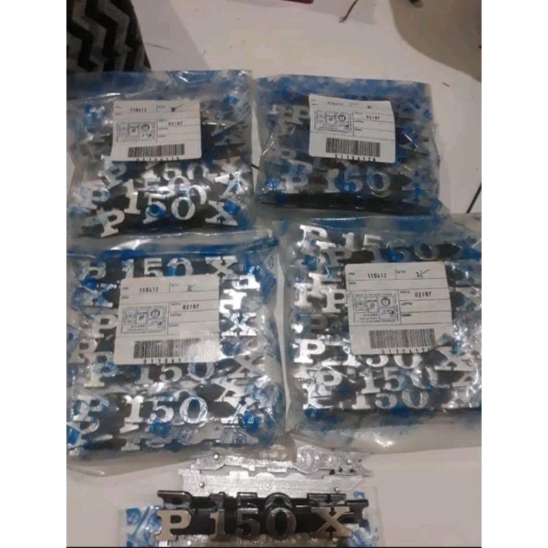 Jual emblem merek P150x import bagus untuk vespa px series | Shopee ...