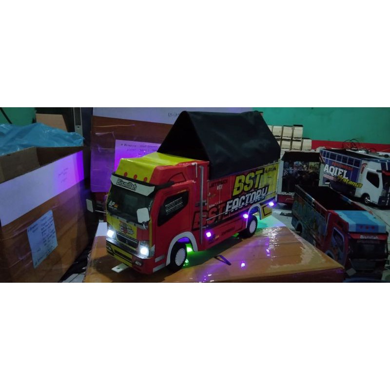 Jual Miniatur truk mobil oleng miniatur truck miniatur trek miniatur ...