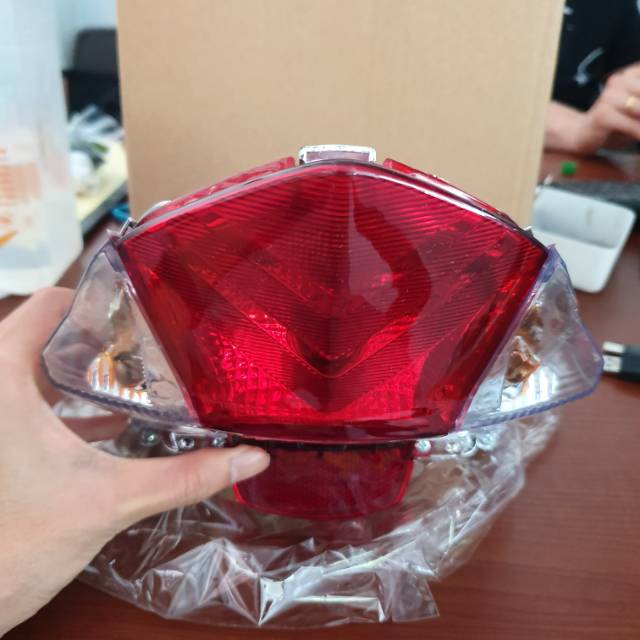 Jual Stop lampu belakang assy revo fi NARITA lampu belakang komplit ...