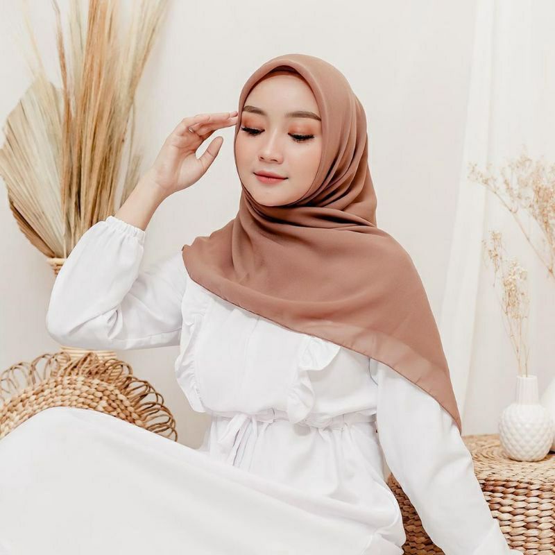 Jual Jilbab Segiempat Polos Bella Square Coksu Pollycotton Kerudung Segi Empat Coklat Susu Hijab ...
