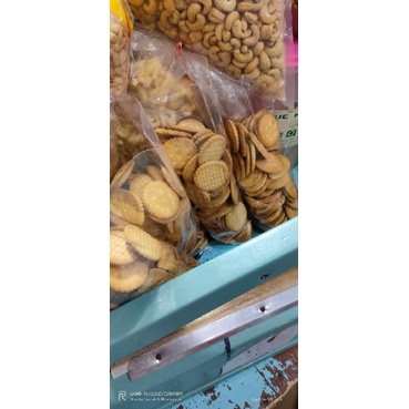 Jual BISCUIT DURIAN & DURIAN STIK 250 grm | Shopee Indonesia
