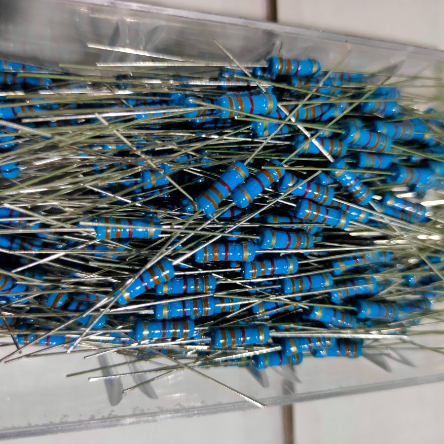 Jual Resistor 3K3 Ohm setengah Watt Karbon 5% per 10pcs | Shopee Indonesia