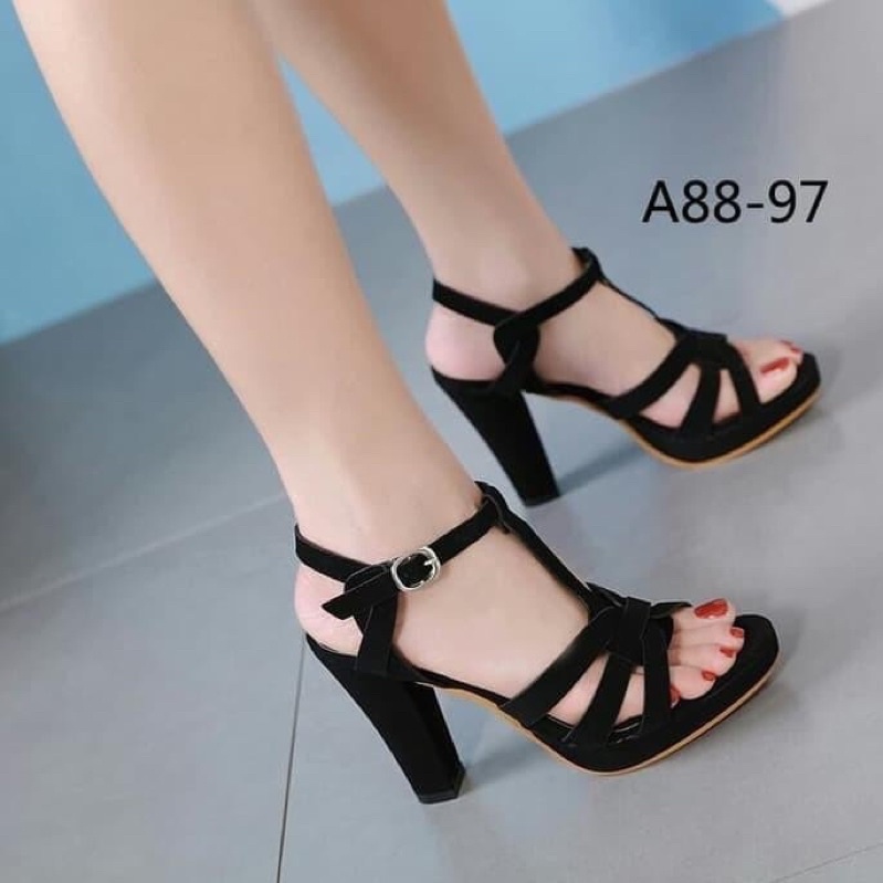 Jual SENDAL HEALS ATAU SEPATU HEALS preloved | Shopee Indonesia