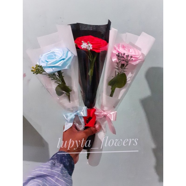 Jual LP01/bucket bunga/bunga pita/bucket wisuda/kado/hadiah | Shopee ...