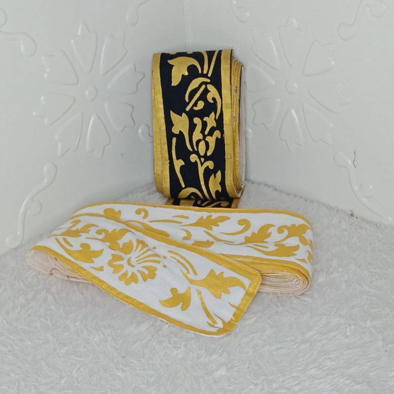 Jual Sabuk lilit dan umpal Prada gold warna putih hitam grey | Shopee ...