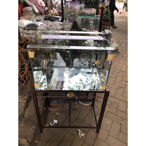 Jual AQUARIUM KACA UKURAN 60x40x40cm SET TINGGAL PAKAI!! | Shopee Indonesia
