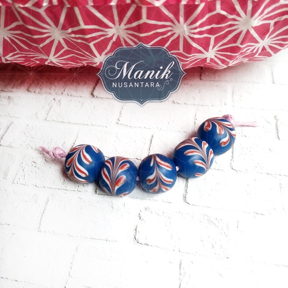 Jual Manik Nusantara Kaca Bulat Biru Motif 10mm | Shopee Indonesia