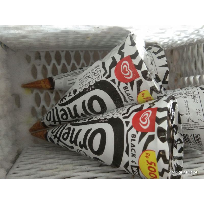 Jual ES KRIM WALL'S CORNETTO COKLAT/STRAWBERRY KHUSUS WILAYAH SURABAYA ...