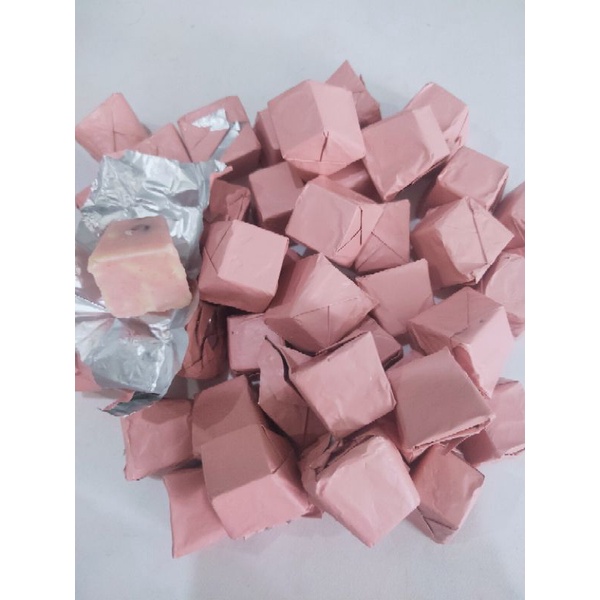 Jual 250 gr piramid coklat berry isi kismis dan almond | Shopee Indonesia