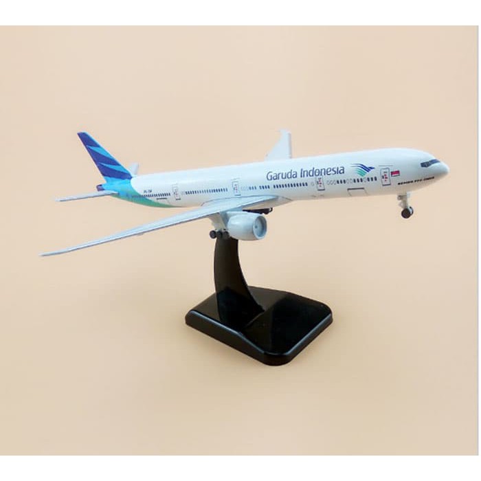Jual Miniatur Diecast Pesawat Garuda Indonesia Size Besar Ada Roda Boeing B777-300ER Bahan Besi ...