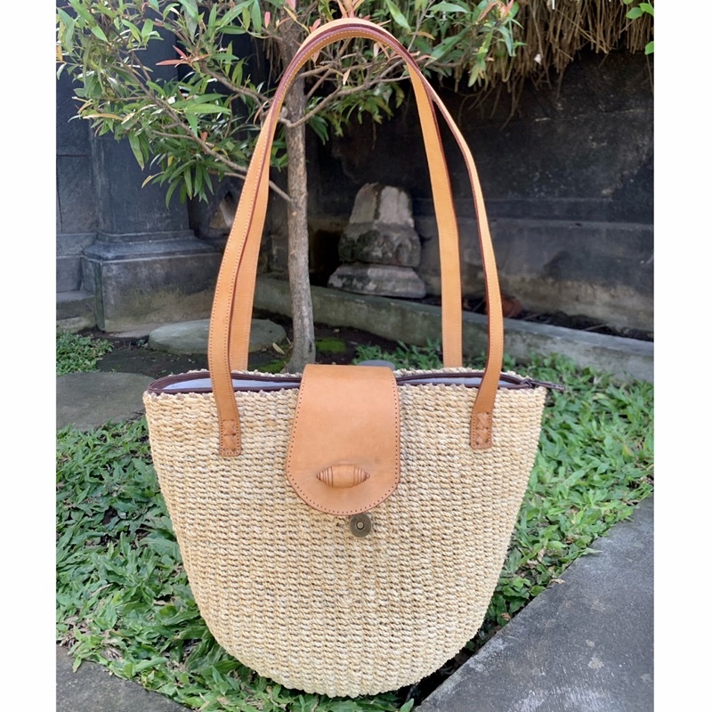Jual Tas Anyaman Bali Kendi Tali Kulit / Tas Anyaman Bali | Shopee ...