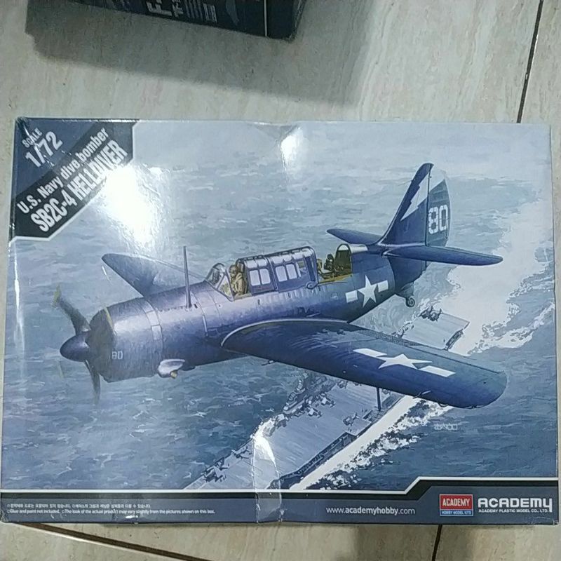 Jual pesawat sb2c-4 helldiver dive bomber us navy 1/72 model kit ...