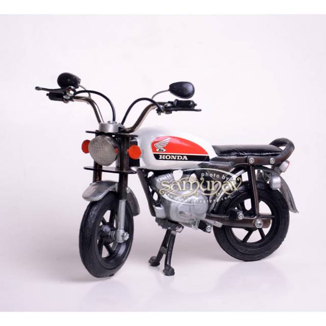 Jual Souvenir miniatur motor Honda CB putih | Shopee Indonesia