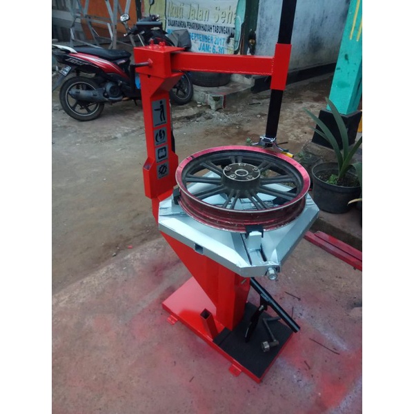 Jual Alat bantu buka ban capit berdiri | Shopee Indonesia