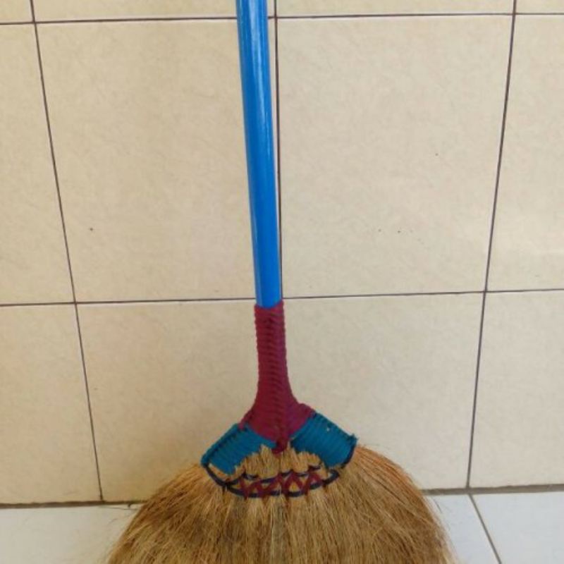 Jual sapu lantai jaitan gagang bambu 60 cm bahan serabut klapa | Shopee ...