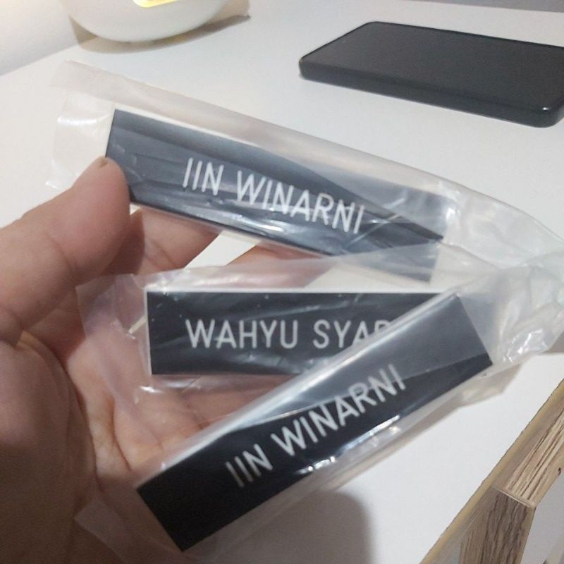 Jual NAME TAG AKRILIK PENITI TANPA KACA | Shopee Indonesia