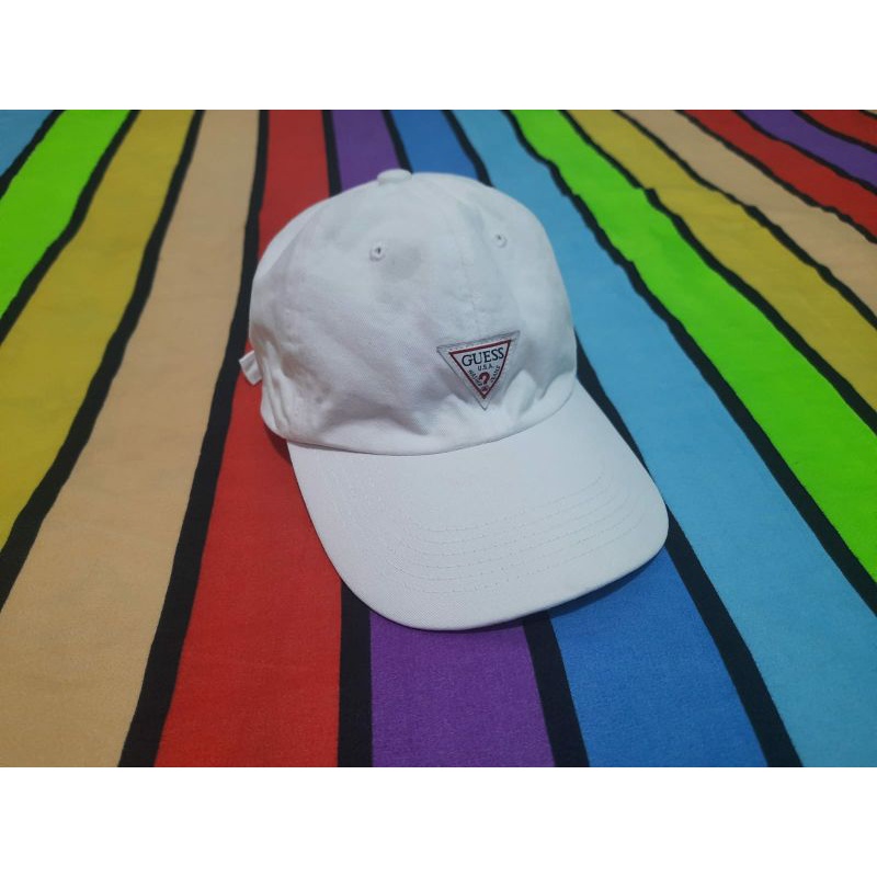 Jual topi guess small logo treangle white | Shopee Indonesia