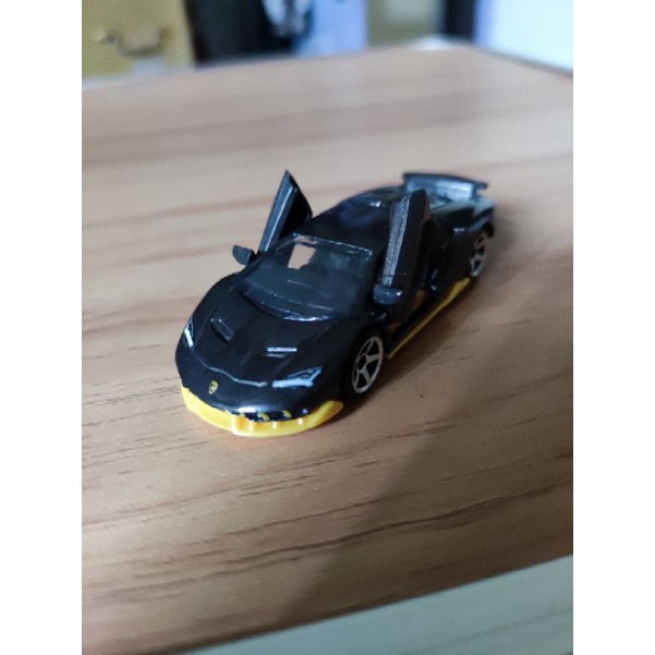 Jual Mbx Matchbox Open Parts Lamborghini Centenario Kuning | Shopee ...