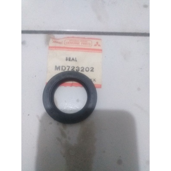 Jual OIL SEAL TRANSMISI DEPAN MITSUBISHI L300 DIESEL KUDA L200 MD723202 ...