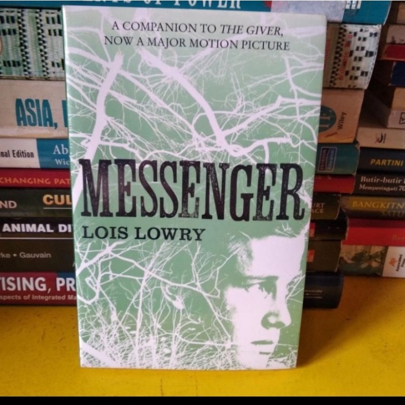 Jual MESSENGER- LOIS LOWRY | Shopee Indonesia
