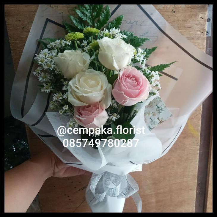 Jual Produk Terbaik - Buket Bunga Mawar Putih / Bunga Wisuda Surabaya ...