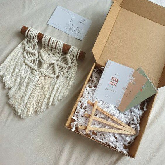 Jual Hampers macrame wall hanging & calendar 2023 aesthetic | Shopee ...