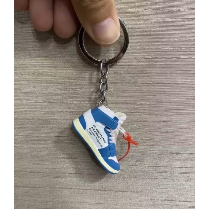 Jual Gantungan Kunci Sepatu Sneakers AJ1 OG Mini AJ Sneakers 3d model ...