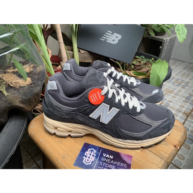 Jual New Balance 2002R Black Vintage Original | Shopee Indonesia