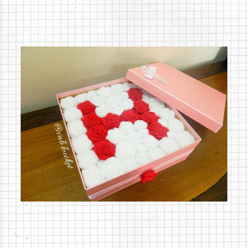 Jual BUNGA BOX INISIAL (BUNGA PALSU) | Shopee Indonesia