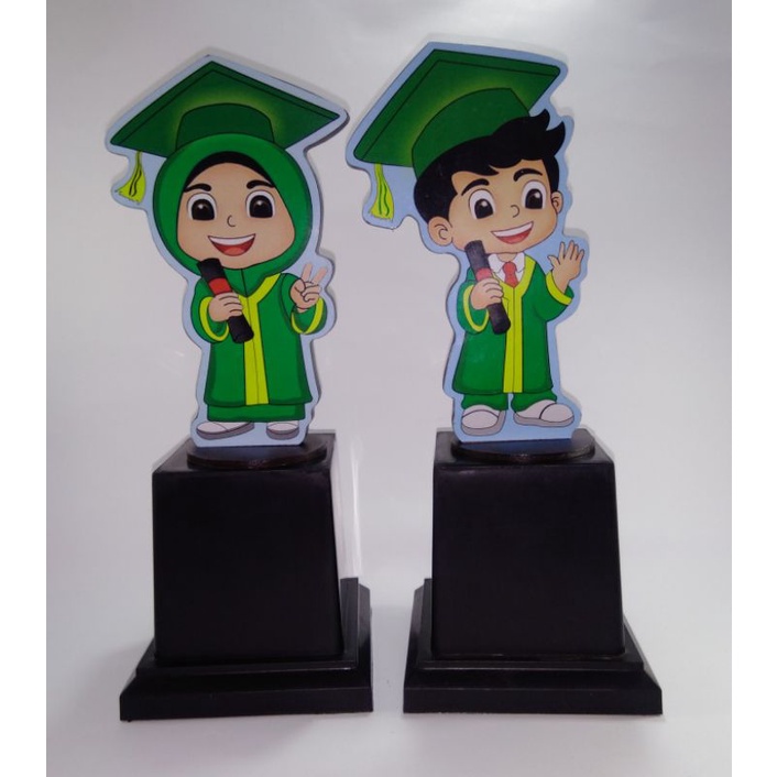 Jual Plakat Patung Wisuda TK Paud tinggi 25cm lebar 10 cm +Box Packing ...