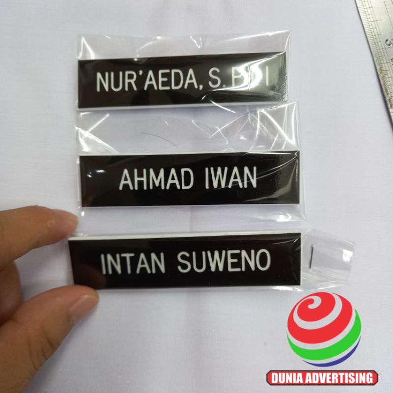 Jual Papan nama grafir magnet dan peniti Nametag grafir bahan akrilik ...