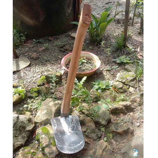 Jual cangkul baja siap pakai sudah ada gagang kayu nya . | Shopee Indonesia