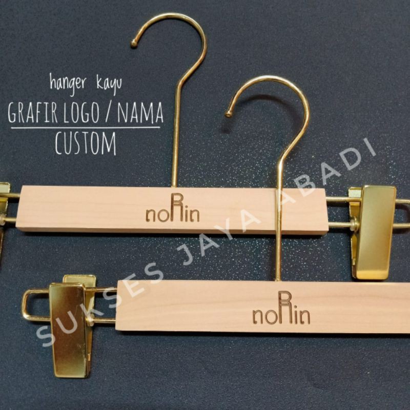 Jual Hanger Grafir Nama Custom / Hanger Emboss Tulisan Hanger Gold ...