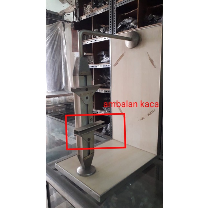Jual BRACKET APT AMBALAN KACA / TATAKAN TEMPAT DISPLAY KACA | Shopee ...