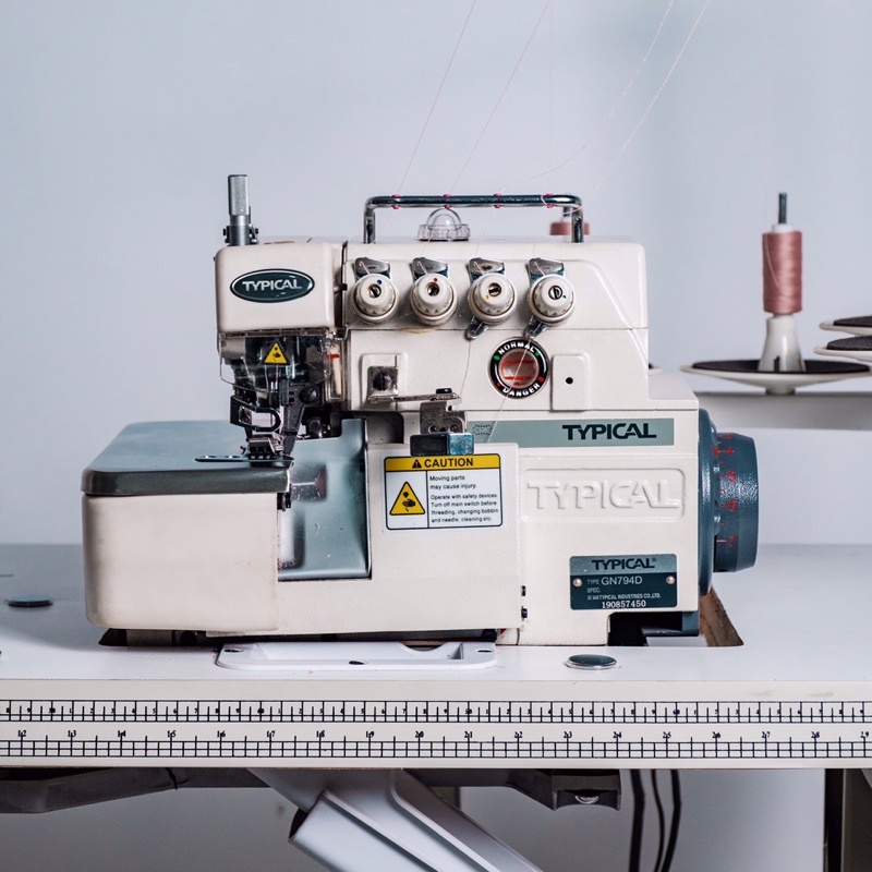 Jual Mesin Obras Benang 4 Merek Typical tipe GN794D Direct Drive Servo / GN794D | Shopee Indonesia