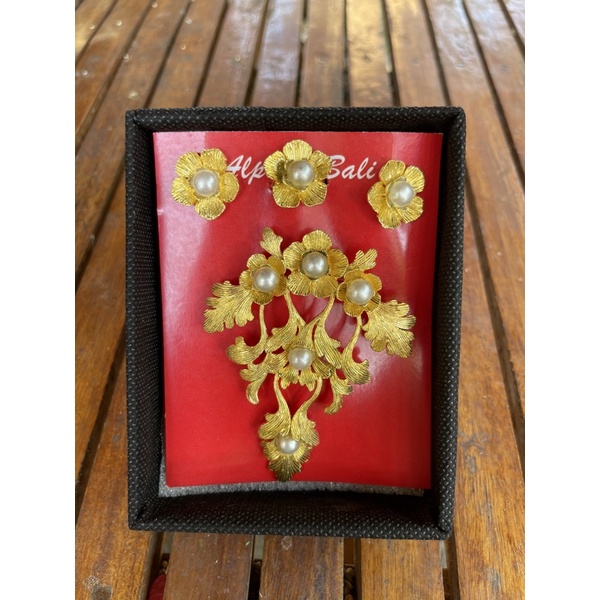 Jual Set Bros Bunga Daun Alpaka (Giwang Tusuk Skrup Biasa) | Shopee ...