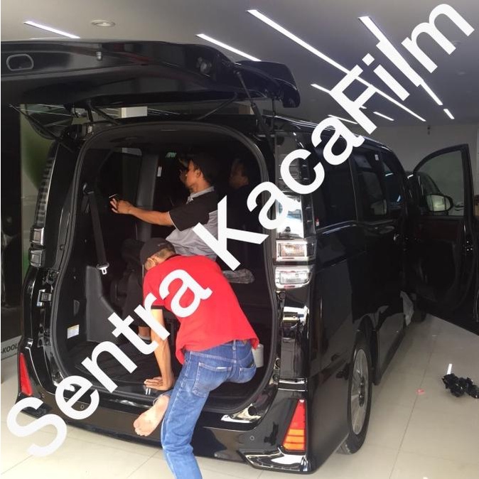 Jual Llumar Super Black (80%) Samping Belakang Mobil Minibus Sedang ...